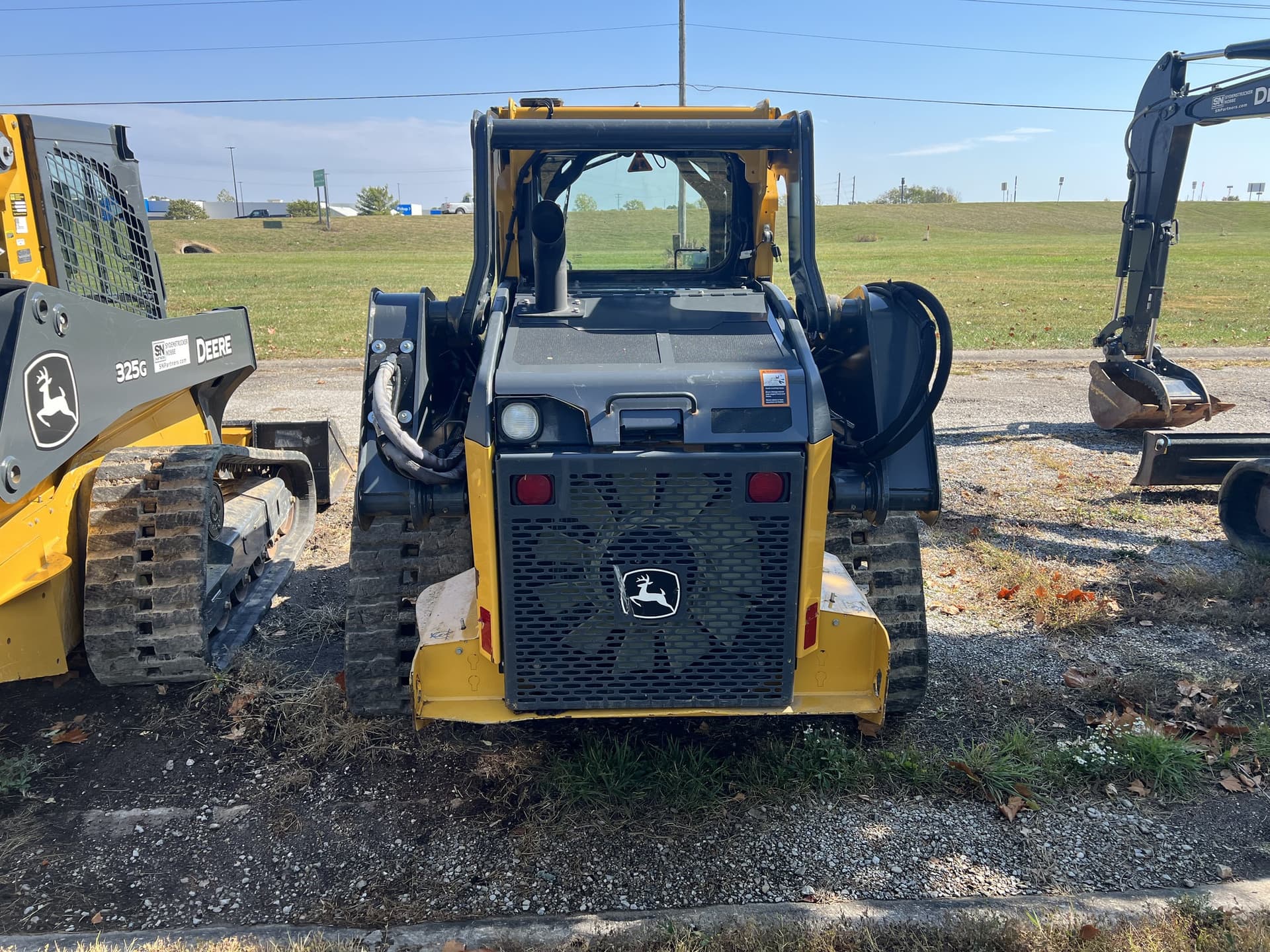 2022 John Deere 325G - Sydenstricker Nobbe Partners